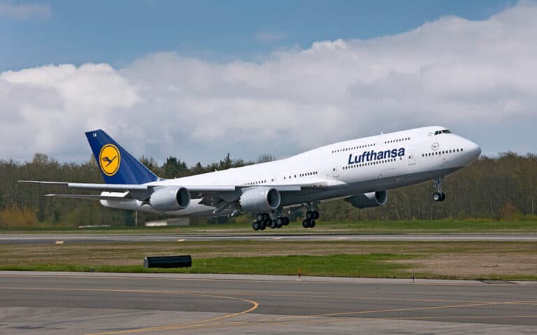 Top 10 Largest Passenger Aircraft In The World (2025)